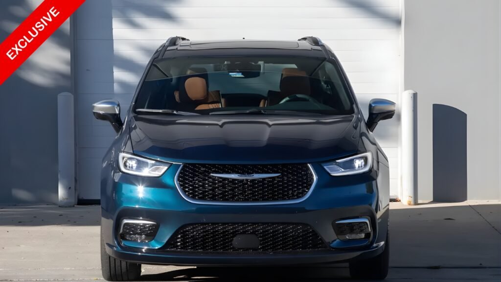 Chrysler Pacifica Pinnacle 2025 Review: High-End Features, Yet We ...